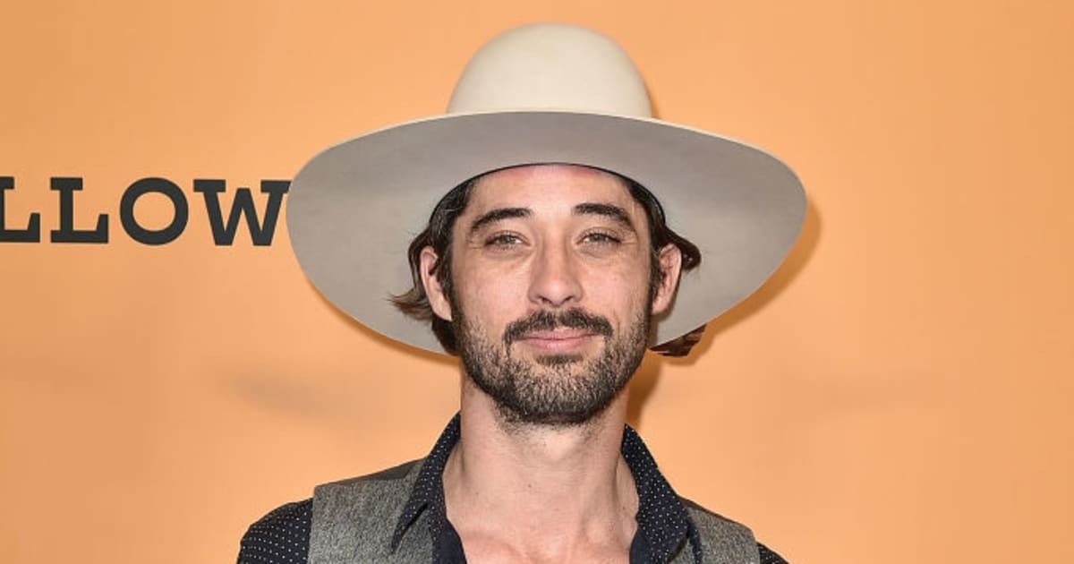 Ryan Bingham Revealed This Detail About Walkers Wardrobe On Yellowstone