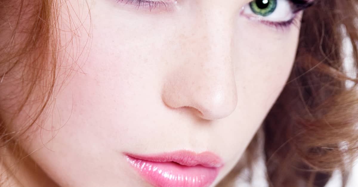 4 Eyeshadow Colors That Complement Green Eyes