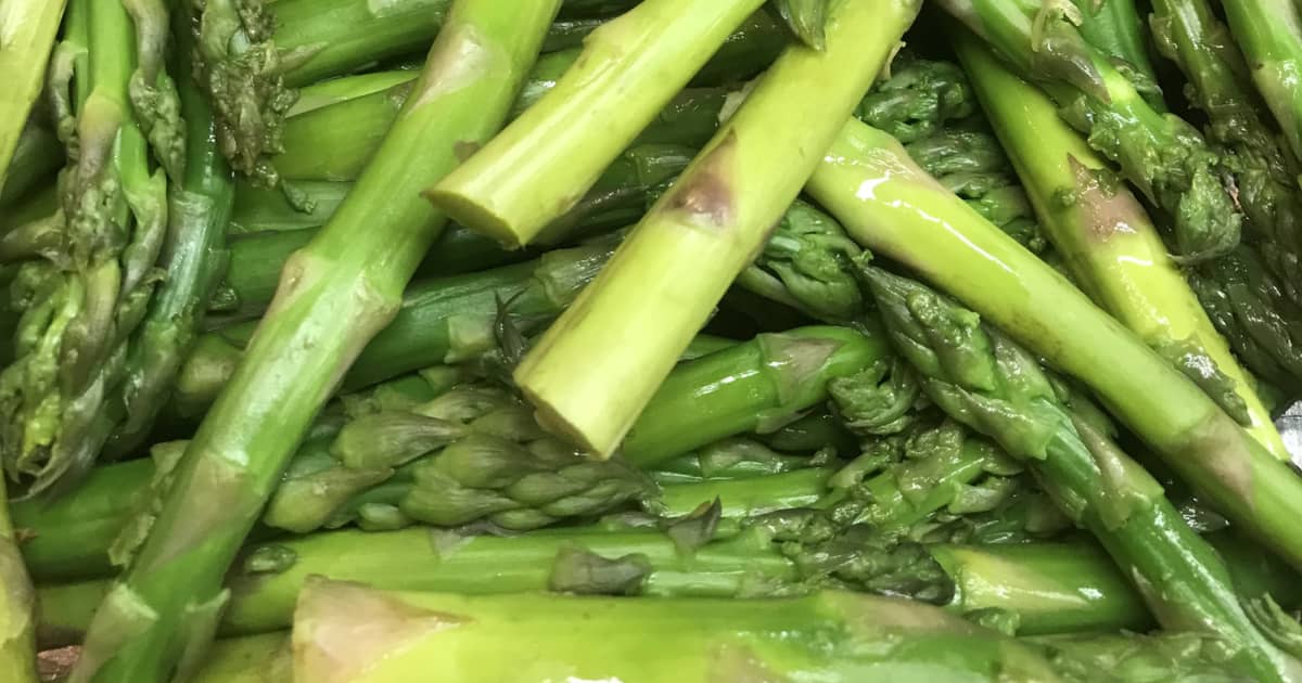Dry-Charring Is The Best Method For Cooking Asparagus. Here's Why