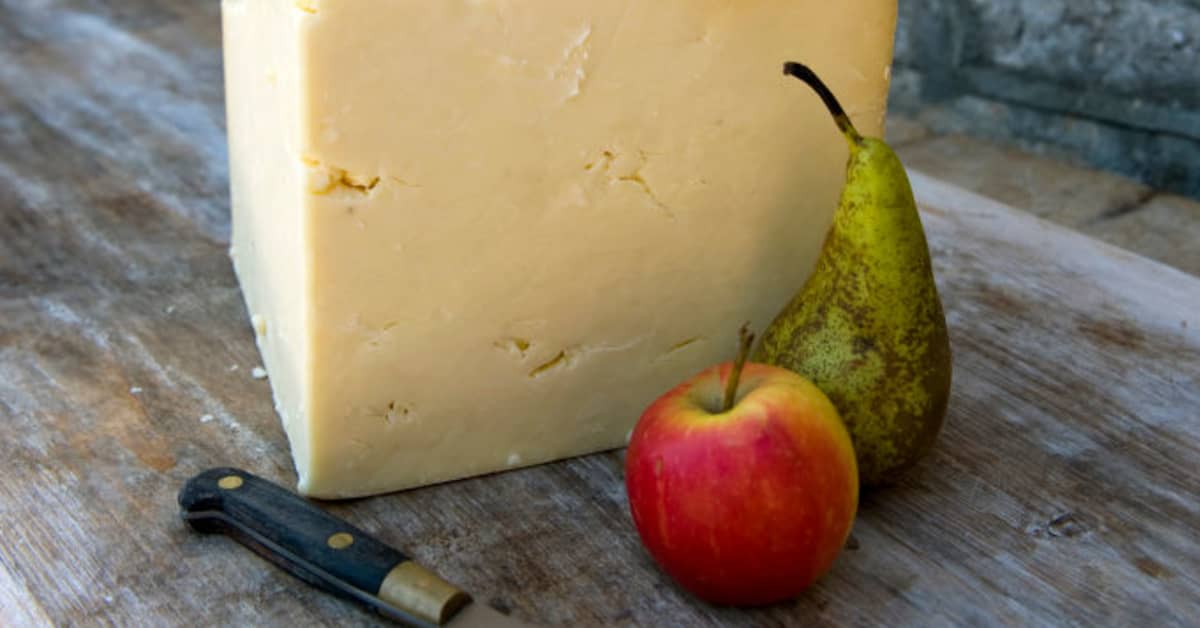 Is There A Difference Between How White Cheddar And Orange Cheddar Tastes? Is There A Difference Between How White Cheddar And Orange Cheddar Tastes?