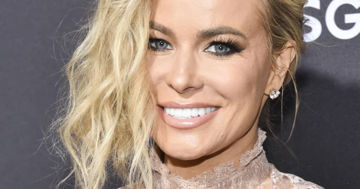 Watch Carmen Electra Looking Smoking Hot In A Thongkini