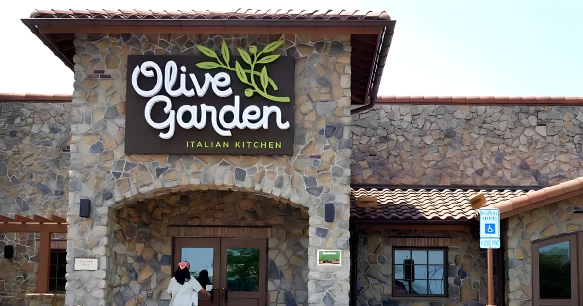 The Way Olive Garden Serves Its Pasta Is A Huge No-No In Italy