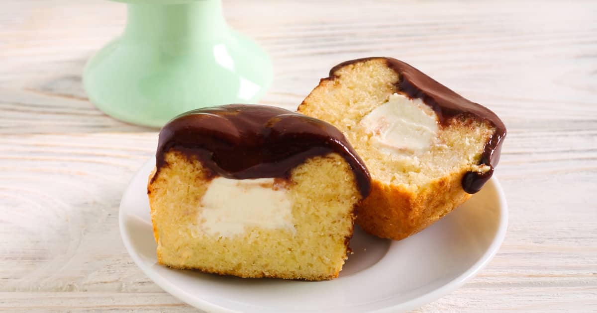 Why You Shouldnt Toss The Cake Core From Filled Cupcakes